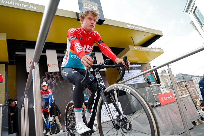 Lennert Van Eetvelt rijdt eerste koers na maand op non-actief: “Die neusspray gebruik ik nooit ...