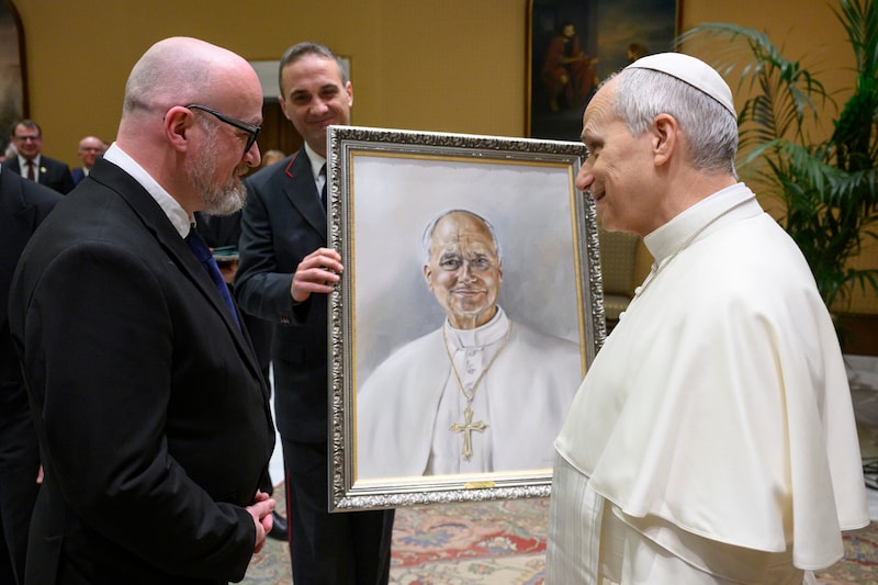 Tom (51) uit Ronse verrast de paus in het Vaticaan met zelfgemaakt ...
