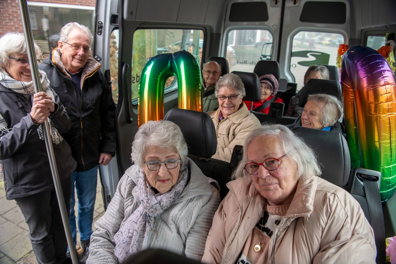 Van Rieu tot Rooi Pannen: de Opstapbus van Goirle tuft wat af | Foto ...