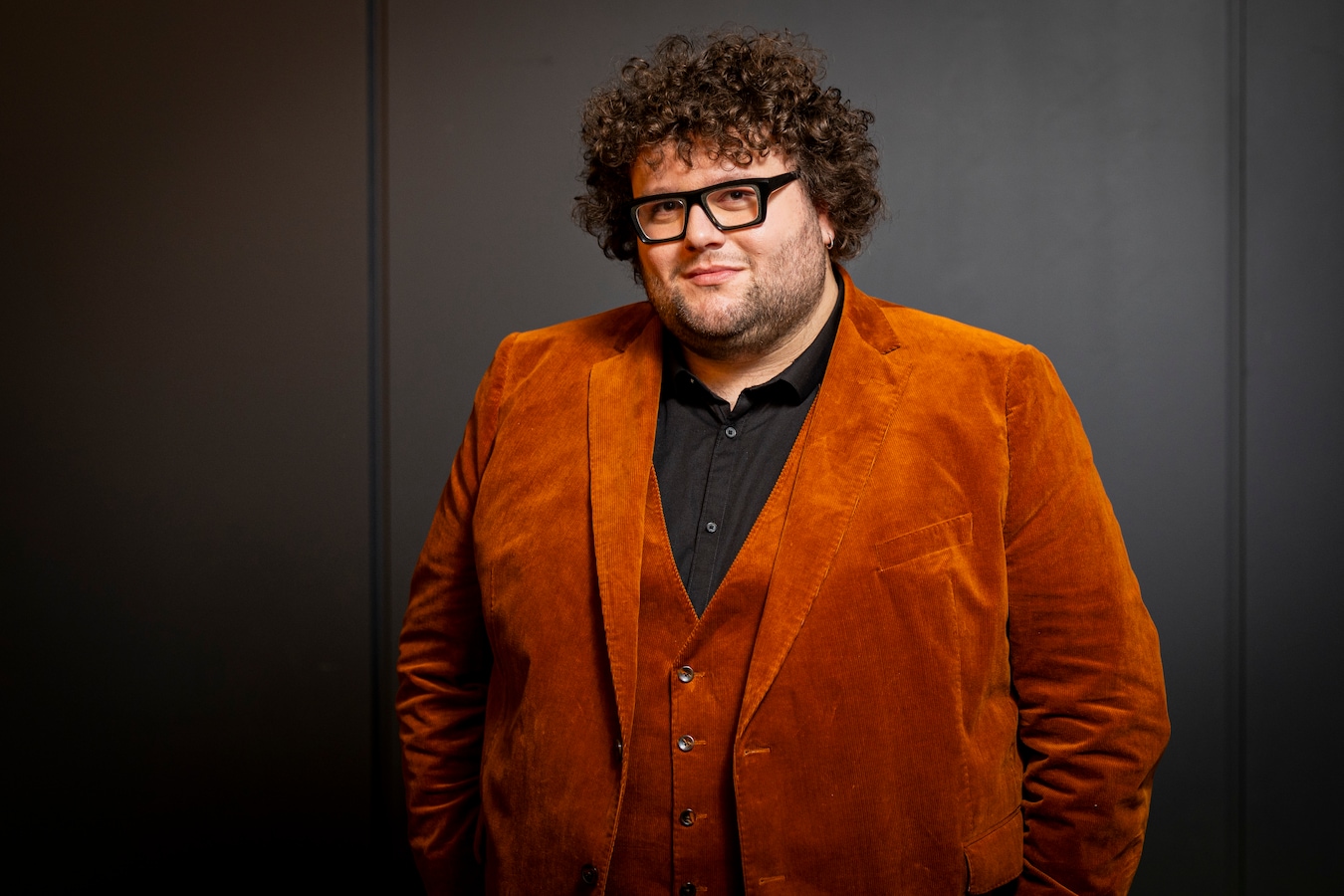 Manu Van Acker ontpopt zich tot presentator: “Plots stond ik daar voor ...