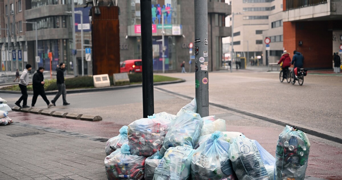 Inbraak ontdekt door rinkelende telefoon in pmd-zak | Regio | HLN.be