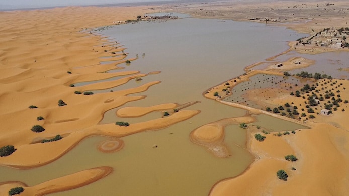 KIJK. Opmerkelijke beelden tonen eerste overstromingen in 50 jaar in de ...