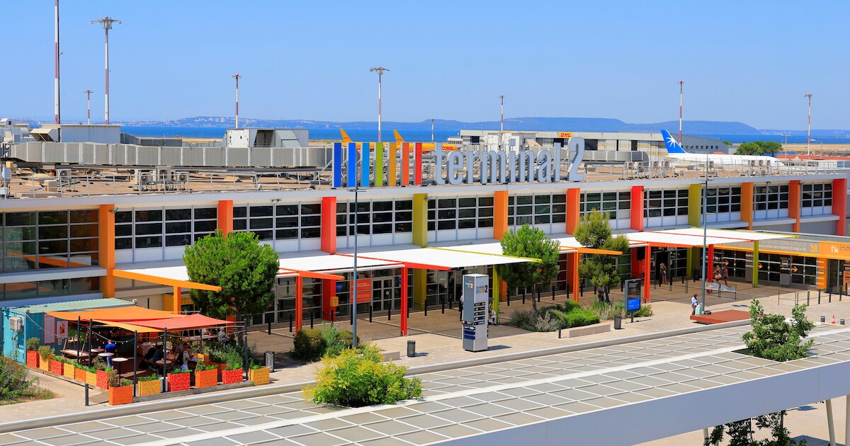 Hinder door staking Franse luchtverkeersleiders: Belgen raken moeilijk ...