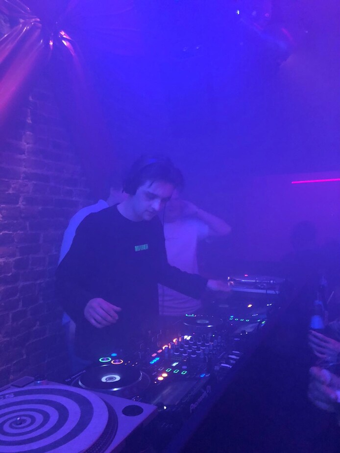 Pas 25 en al negen jaar horeca-ervaring: Gilles neemt De Geverfde Vogel ...