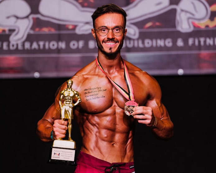 Jonas (28) uit Ninove is opnieuw Belgisch kampioen bodybuilding: “Het ...