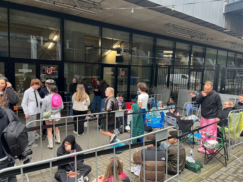 Eerste fans staan al te wachten aan AFAS Dome voor concert van K3 ...