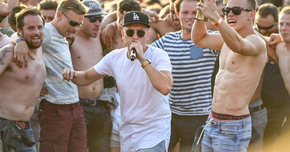 MC Chucky vermaakt 12.000 feestgangers | Hamme | HLN.be