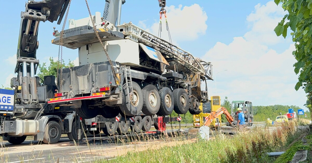 KIJK. Eén rijstrook van N60 blijft na takeling uitgebrande kraanwagen ...