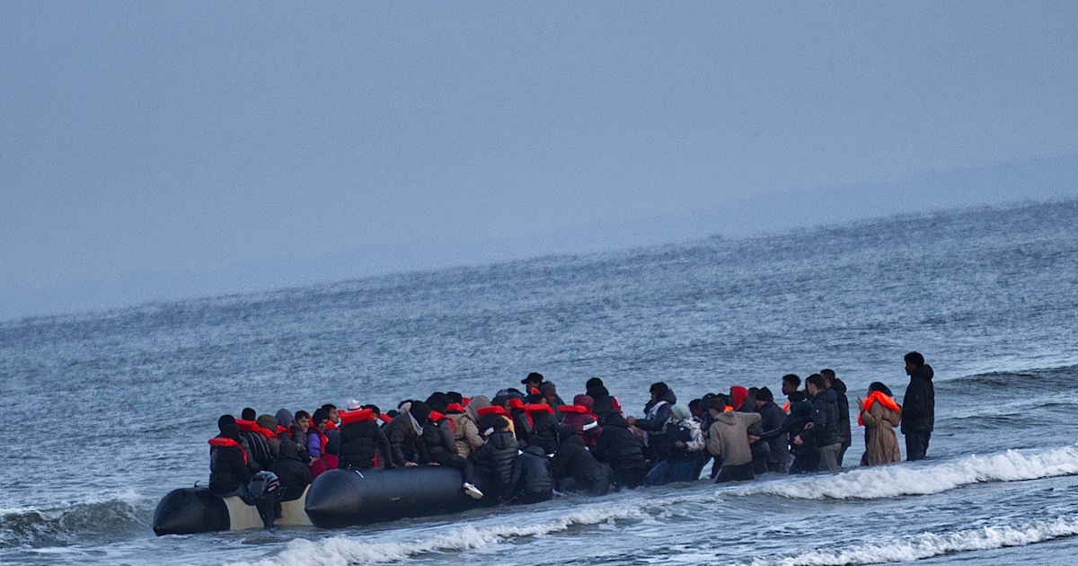 Eén dode en tientallen gered na zinken boot in Kanaal tussen Engeland ...