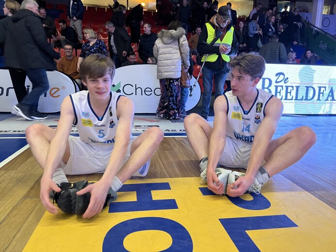 Milan Lefevre debuteerde met Okapi Aalst tegen Limburg: “Ik kan niet ...