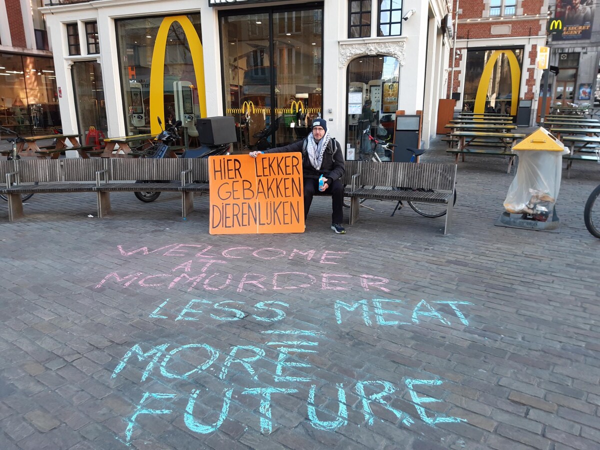 Klimaatactivist Wouter Mouton voert actie aan Gentse McDonalds: “Impact ...