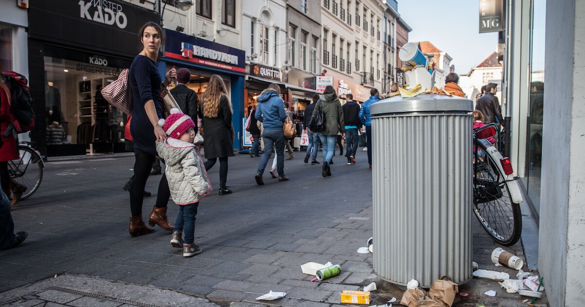 Verdwaalpalen tegen afval verschijnen opnieuw in straatbeeld | Gent ...
