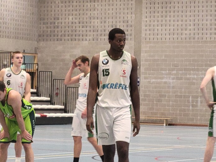 Godwin Tshimanga (Guco Lier/Kangoeroes) gaat strijd aan tegen Antwerp ...