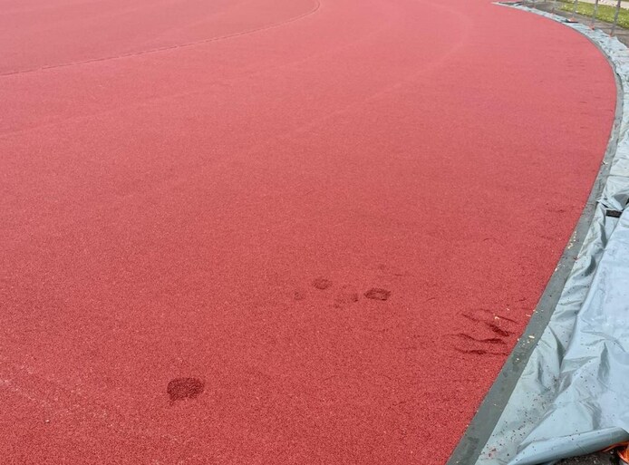 Buitenruimte Den Uyt opnieuw open na herstelling looppiste | Mol | hln.be