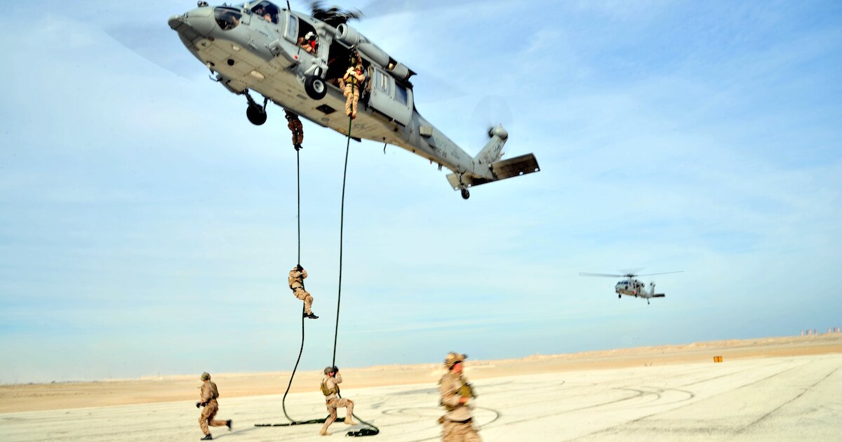 Twee Navy SEALs vermist tijdens geheime missie om Iraanse raketten te ...