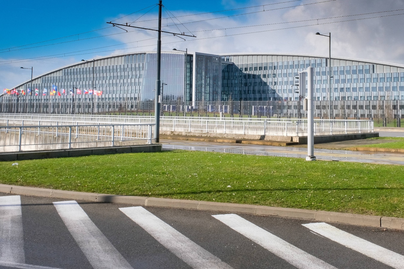 Bredenaar (60) voorwaardelijk vrij in onderzoek naar corruptie bij NAVO ...
