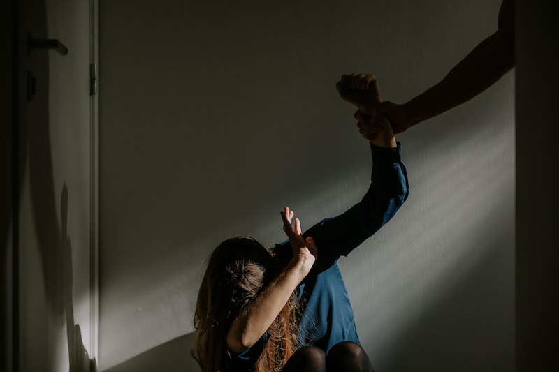 Oost-Vlaanderen scoort hoog op vlak van geweld tegen vrouwen: “Meestal ...