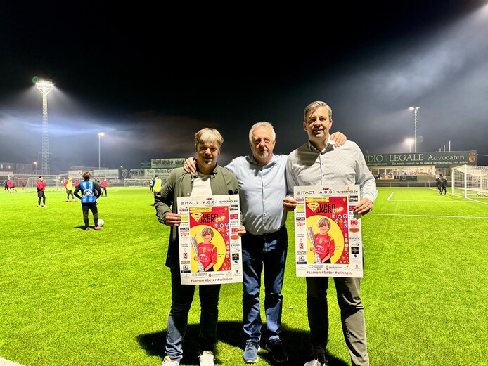 1.100 jeugdspelers voetballen tegen elkaar op tweede SuperJack Cup: “We willen Jack blijven eren ...