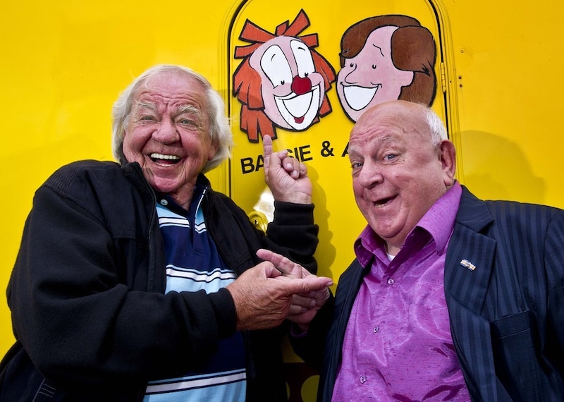 Het gaat niet goed met tv-clown Bas(sie) van Toor: “Hij zit in een rolstoel en kan slechts één ...