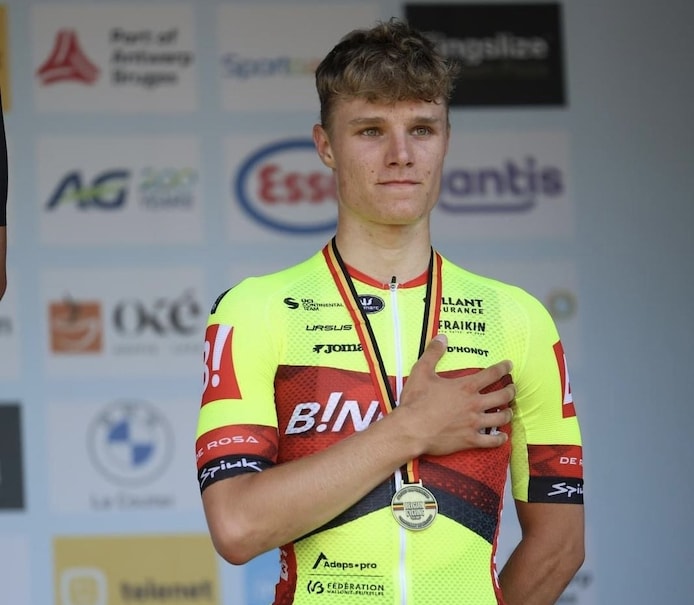 Merchtemnaar Tom Crabbe pakt nu ook een medaille op de weg: “Brons op ...
