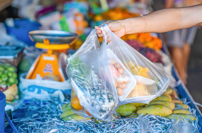Nergens in Europa worden minder plastic zakjes gebruikt dan in België | Binnenland | hln.be