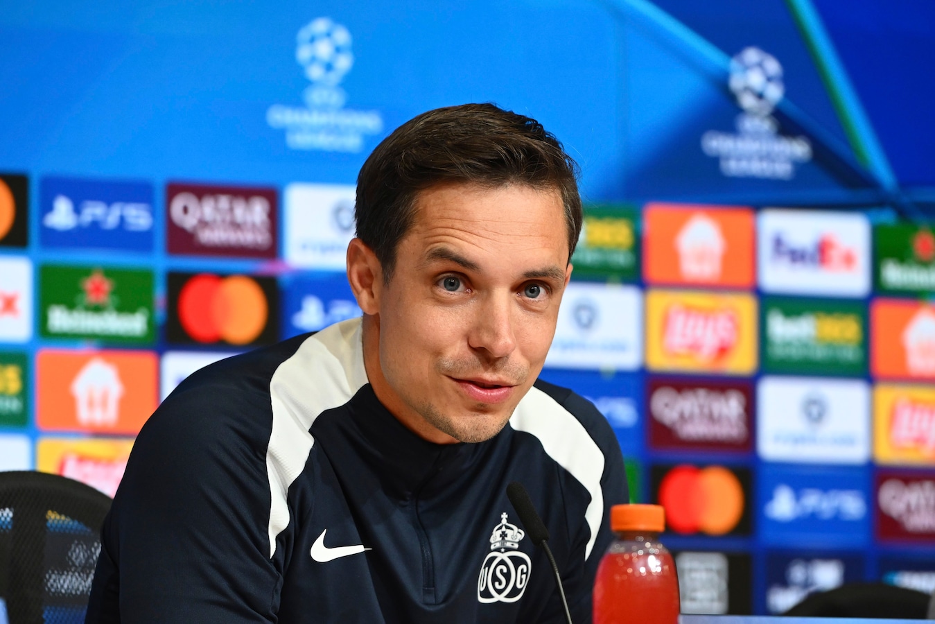 “Vincent Kompany is een inspiratie voor élke coach”: David Hubert staat ...