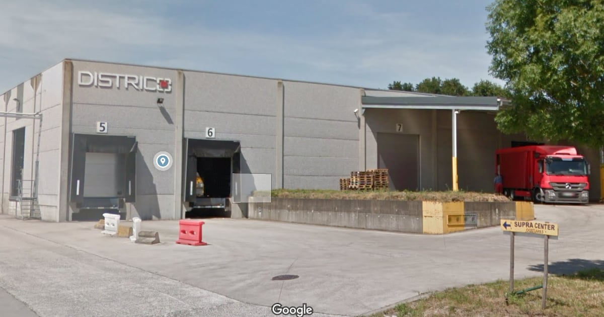 Groothandel Districo stuurt bestelwagens met drank naar rampgebied ...