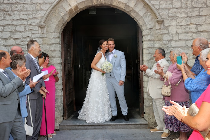 Lissa Lewis is getrouwd met Niels: “In tranen toen mama die mooie tekst ...