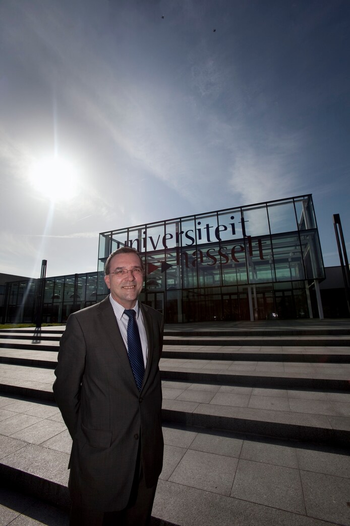 Voormalig rector van UHasselt Luc De Schepper (65) overleden: “Dankzij ...