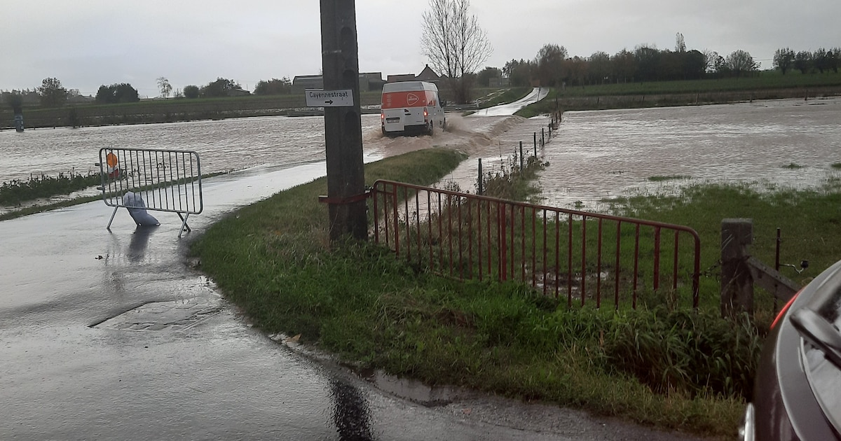 Verschillende straten blank in de omgeving van Ieper | Ieper | HLN.be