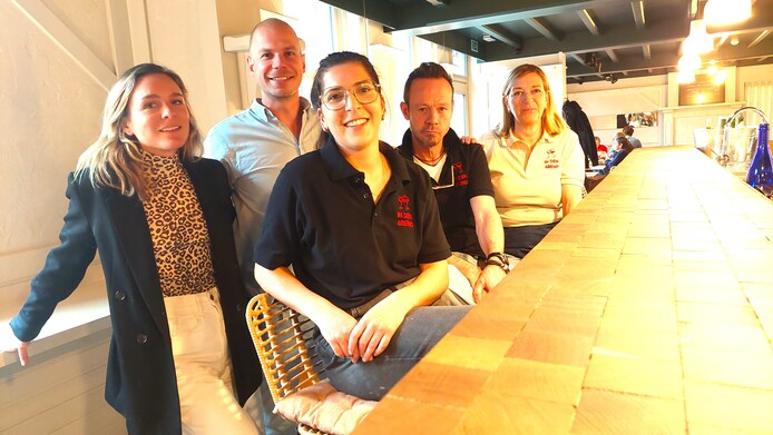 Eetcafé In den Arend brengt weer leven op het Etikhoveplein: “Het ...