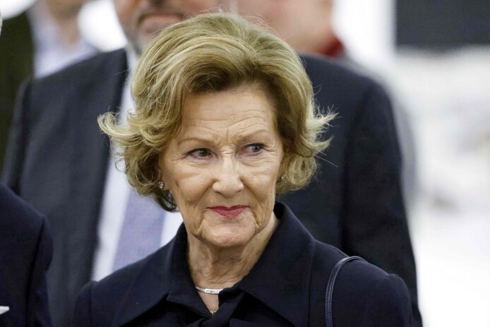 Noorse koningin Sonja (87) uit ziekenhuis ontslagen, maar kroonprins Haakon maakt zich zorgen om ...