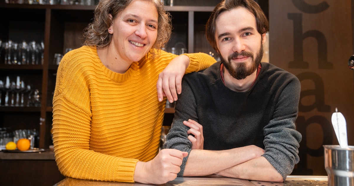 NET OPEN. Katrien (41) en pluszoon Luka (24) heropenen café Chapo: “Volkse gevoel heeft ons ...