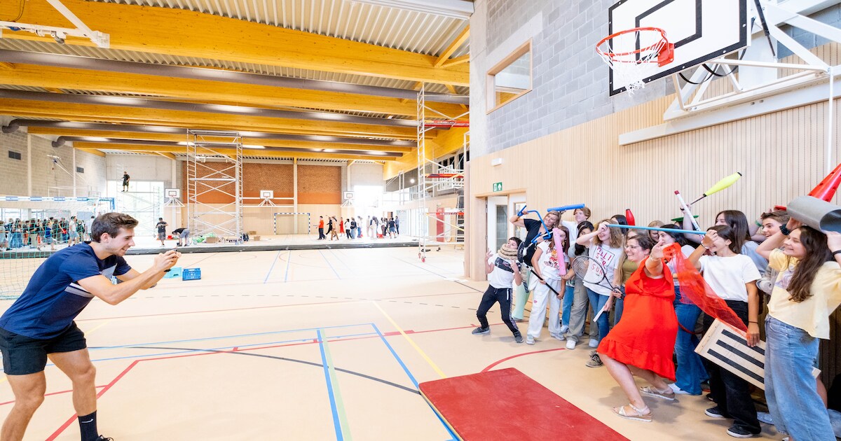 BimSem start schooljaar met groot sportcomplex en speelplaats ...
