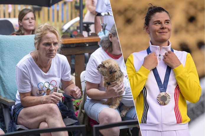 Mama Anja ziet dochter Lotte Kopecky brons pakken vanop camping De ...