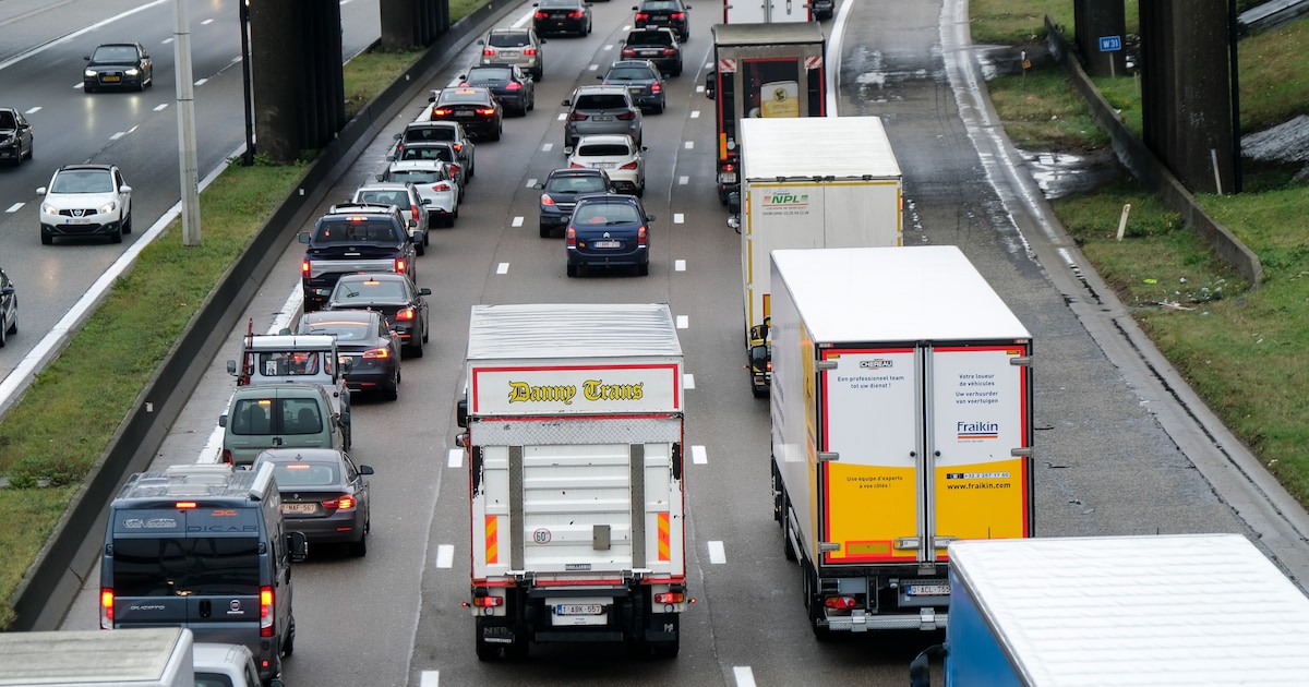 Half uur file op Brusselse Binnenring richting Machelen door ongeval ...