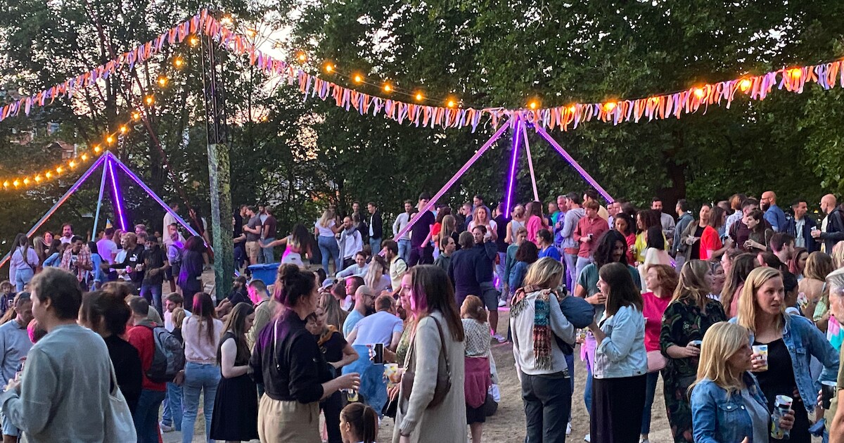 Ploeteren in de modder om Bermuda Festival op te bouwen: “Maar we gaan ...