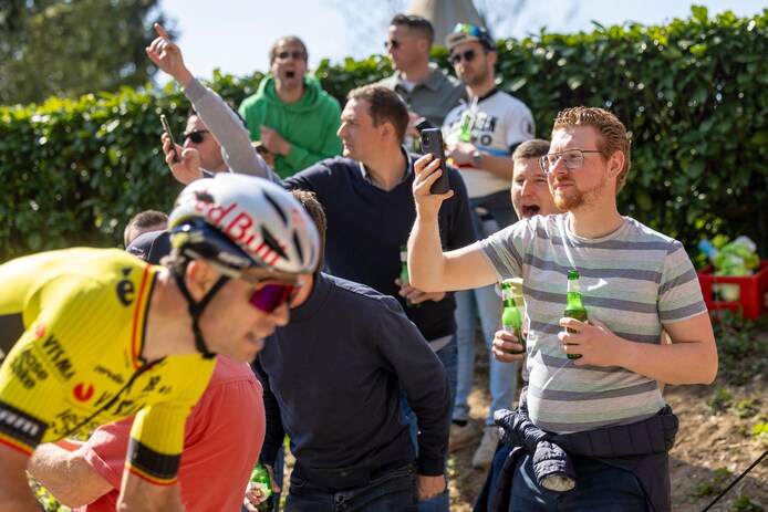 3 euro voor pintje aan het parcours, 3.000 euro voor plekje in de ...