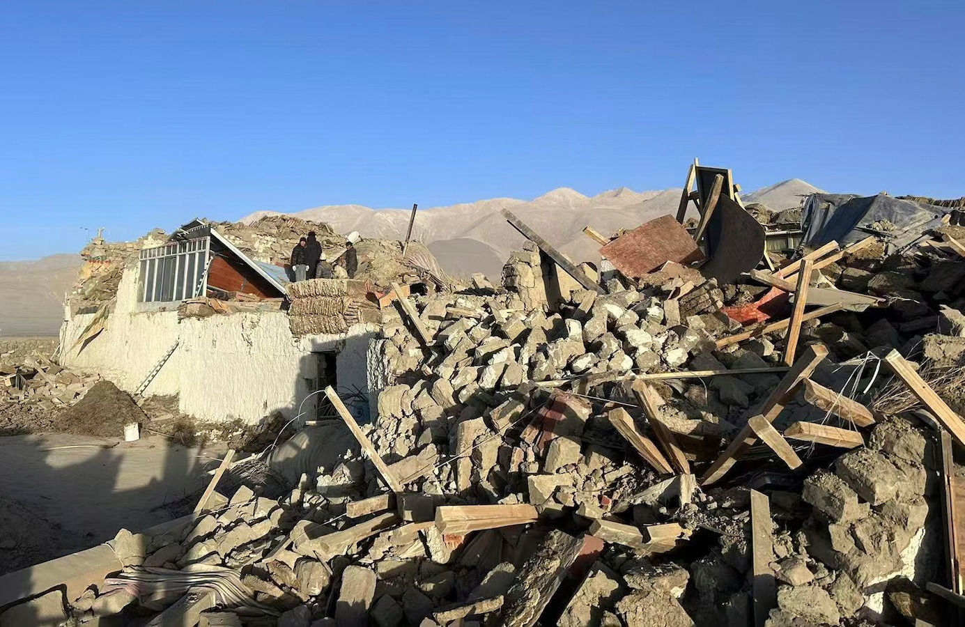 Zeker 126 doden en 188 gewonden na zware aardbeving in Tibet: voorlopig ...