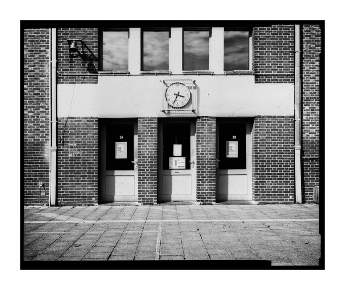 Michel Goessens documenteerde grote leegte in Evergemse scholen tijdens ...