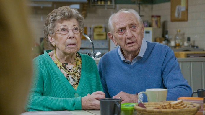 “Ik moest me over mijn gêne heen zetten”: Annie Geeraerts (98) voortaan ...