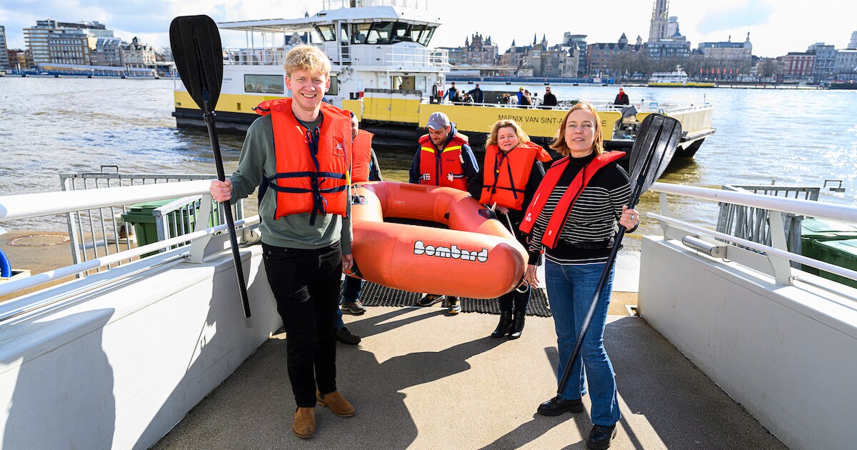 PVDA houdt ludiek protest tegen afschaffing extra verbinding tussen ...