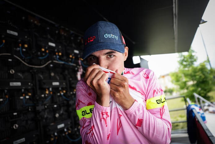 Wie is Jarno Widar, de ruwe diamant met pittig karakter die eerste ...