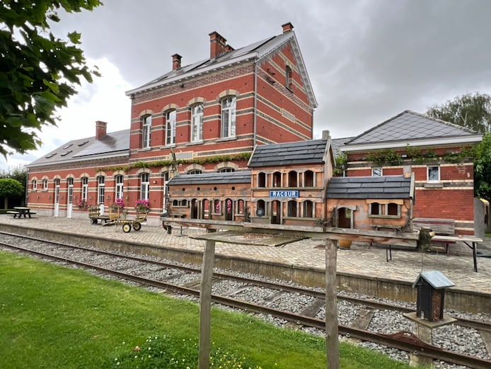 Slaap eens in een échte treinwagon in een écht treinstation: “Zelfs de ...