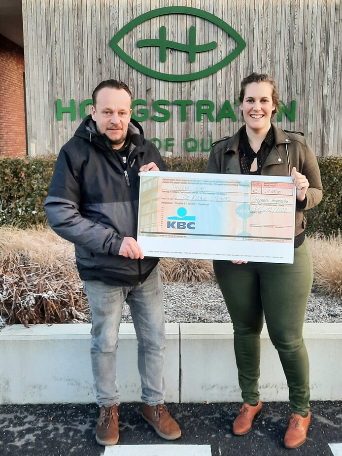 Coöperatie schenkt cheque aan het goede doel: balletje trappen tijdens ...