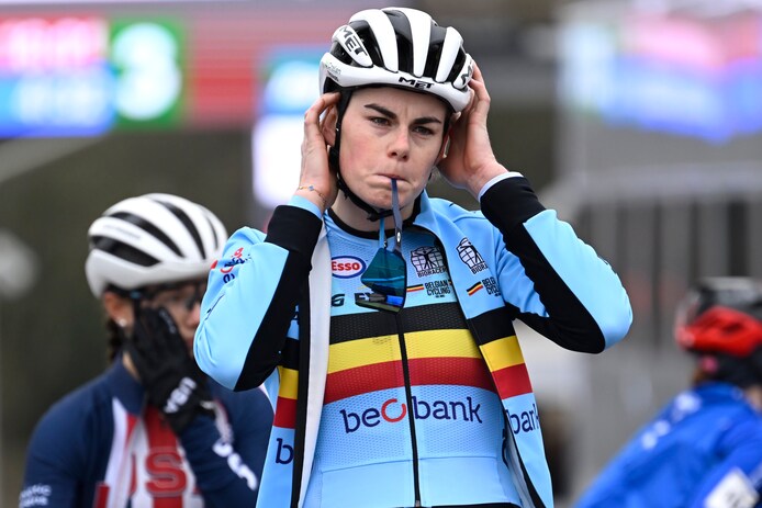 België pakt eerste medaille op WK veldrijden, Sweeck en co rijden naar brons in Mixed Relay ...