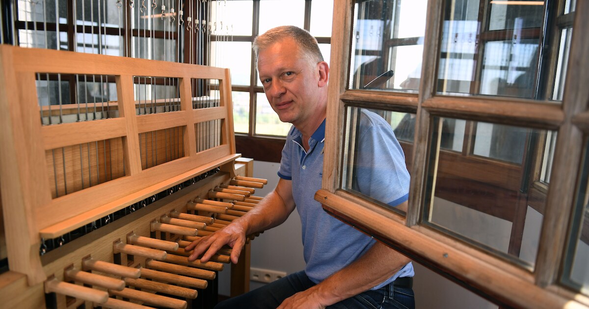 Beiaardier Luc Rombouts brengt eerbetoon aan overleden Leuvense ...