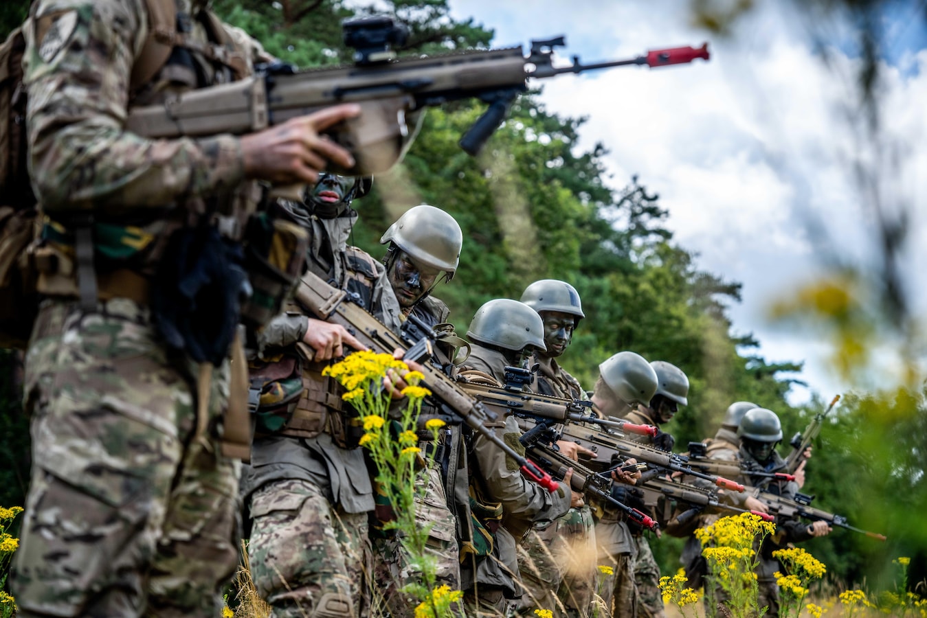 130.000 brieven, maar slechts 500 plekken: zo bepaalt Defensie wie een ...