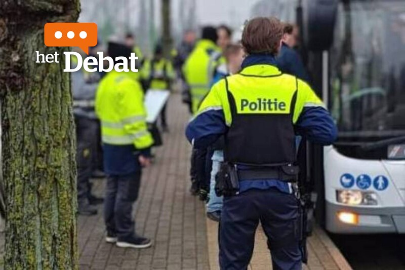 “Politie op de markt of gewoon plat gooien”: lezers zijn het niet eens ...