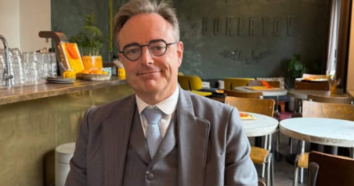 Premier De Wever gaat langs bij Israëlisch restaurant Boker Tov, na ...